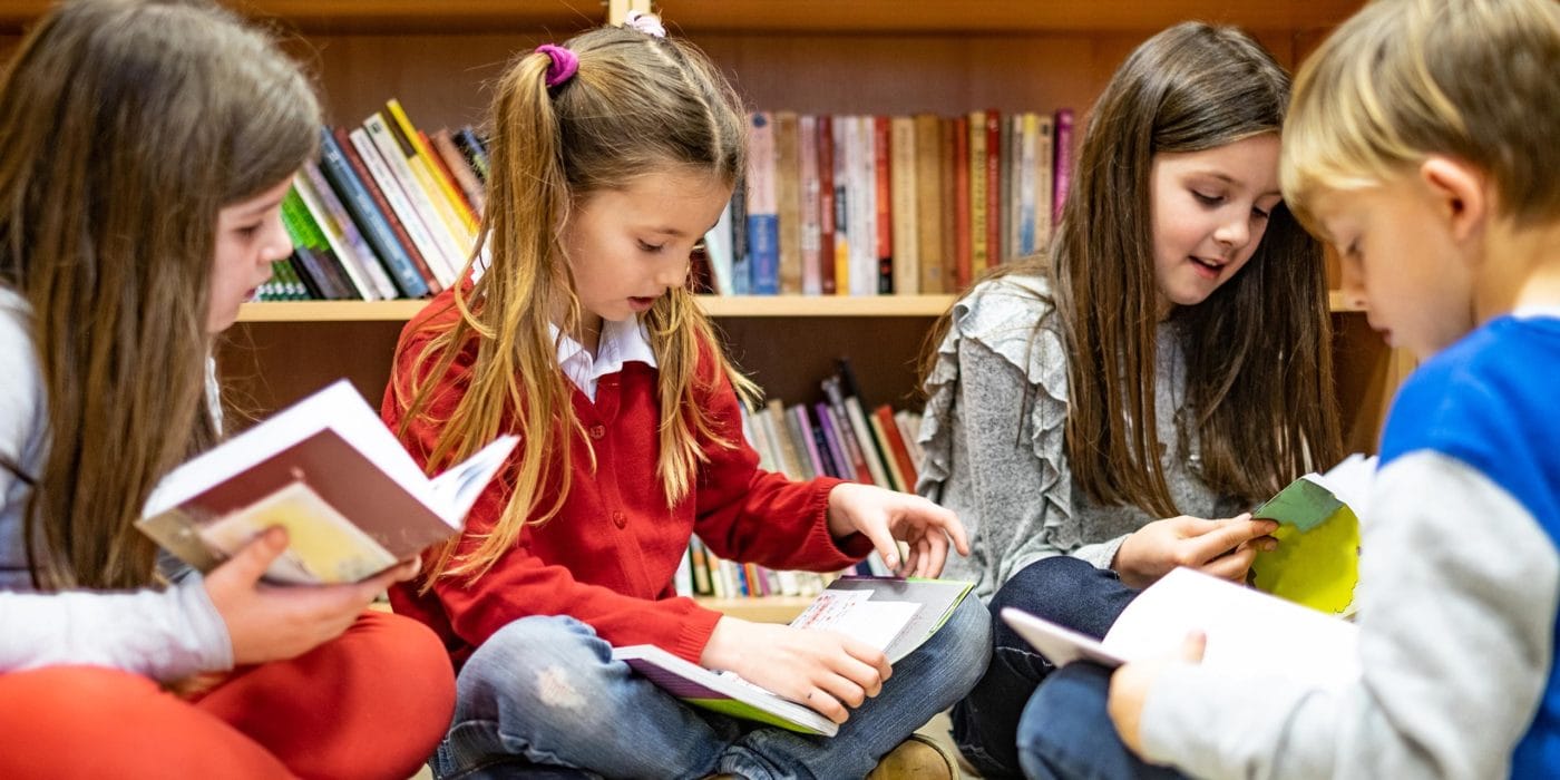 Teaching reading: an integrated programme for deaf & hearing children ...